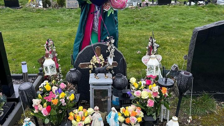 Fundraiser by Colin Moyes : Joanne and Margaret and Lorraine headstones