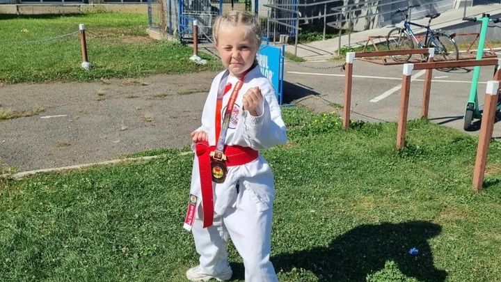 Fundraiser by Sian Osborne-keddy : help to delvelop her karate and ...