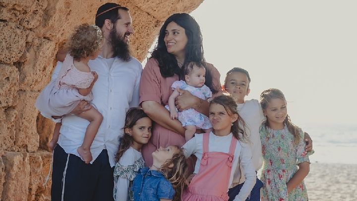 Fundraiser by Bobbie Irvin : Help my sister and her family get back home