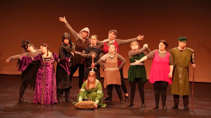 Fundraiser by Imogen Butler : Support the Tailfeather dancers' next show!