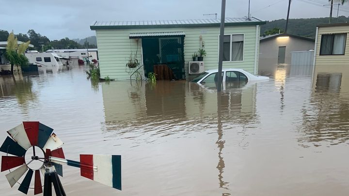 Fundraiser for Eliza Lowe by Holly Johnston : Help Danny rebuild his home