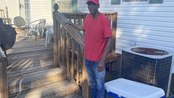 Fundraiser for April Smiley by Eric Petty : Help Mr. Bost save his home