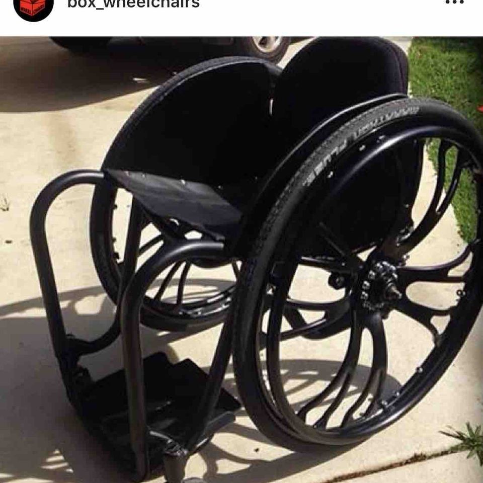 Wheelchair With Spinners