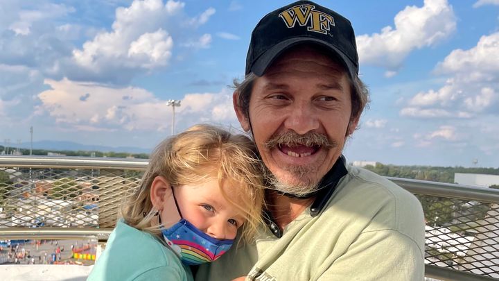 Raccolta fondi di Edmund White : Help Dwight's Family During His Final Days