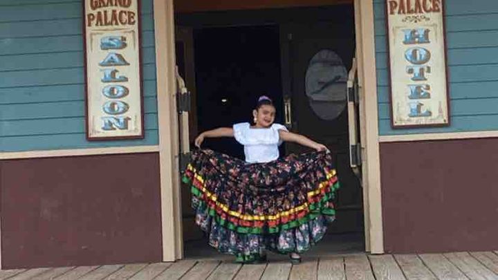 Fundraiser by Yésica Diaz : Ayuda Dailyn para mi presentación en Disney