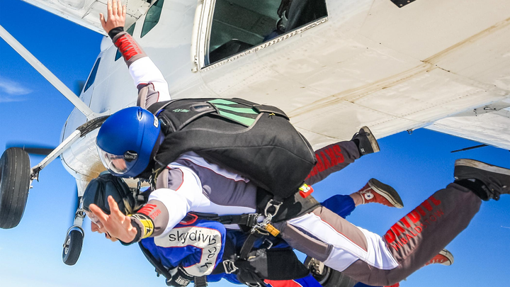 Fundraiser for Ainsley Newitt by Fraser Wadsworth : Sponsored Skydive