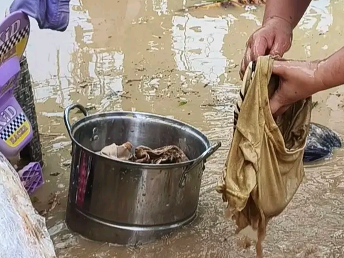 Fundraiser by Zel G : Everything was lost in the flood - help my family recover