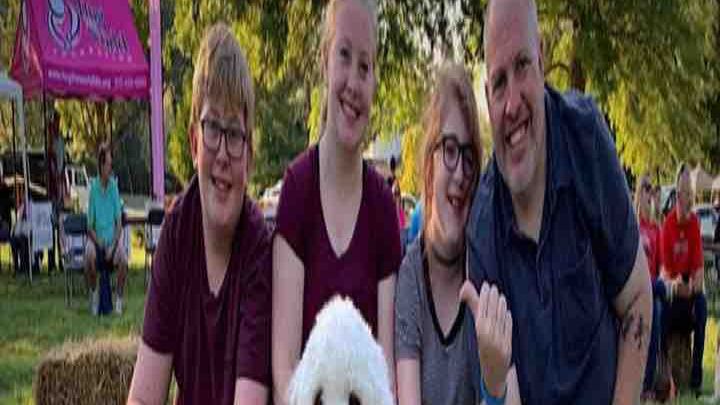 Fundraiser by Aaron Mahoney : Embarrassed Dad Of 3