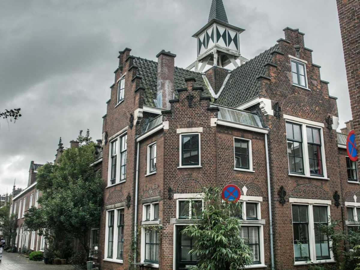 Fundraiser by Bestuur HBV Van Ostadewoningen : Help ons ons prachtige hofje behouden!